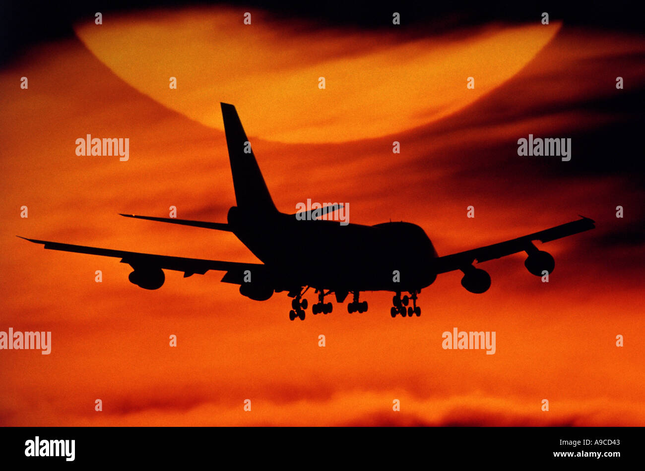 Aviation images 747 sunset hi-res stock photography and images - Alamy