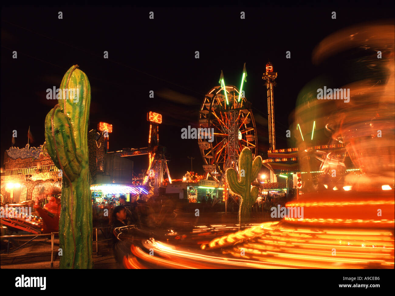 FAIRGROUND FAIR mexico FULL RIDE THRILL FAMILY MOTION ride fast CACTUS ...