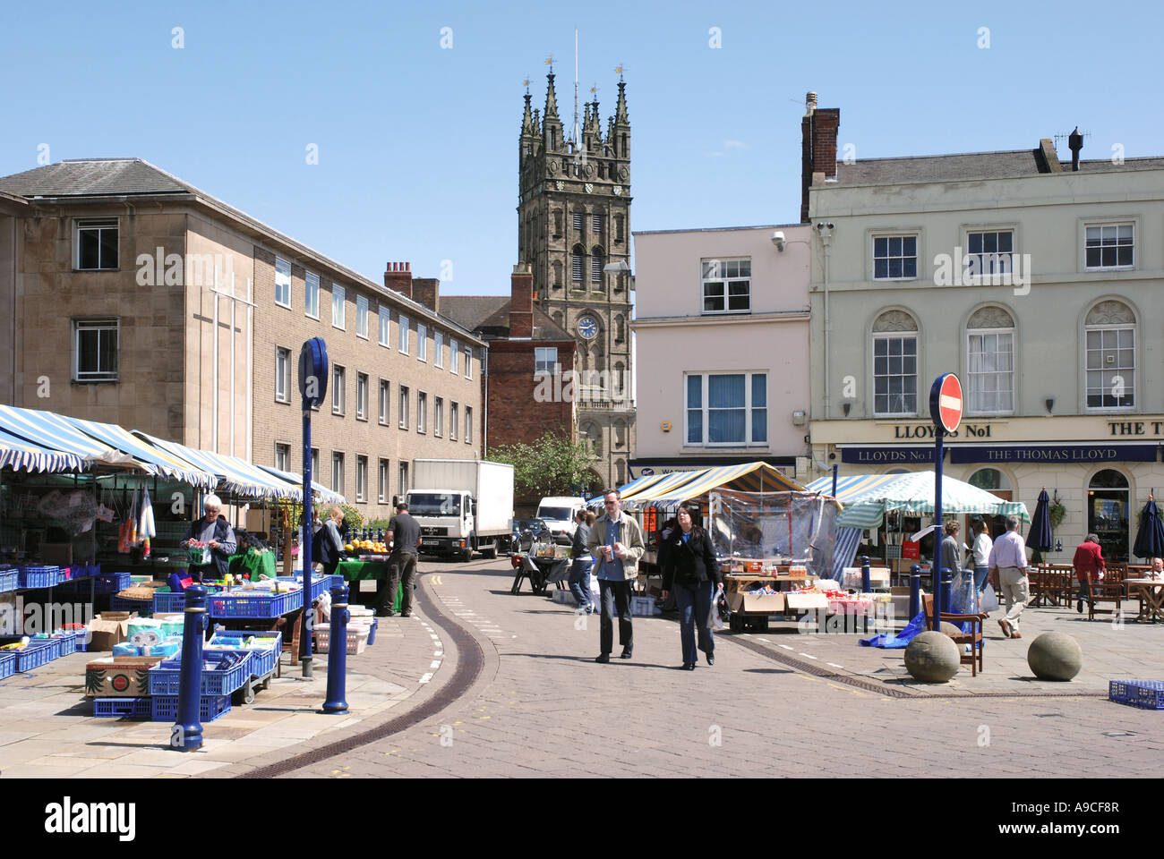 Market day in Market Place, Warwick, Warwickshire, England, UK Stock ...