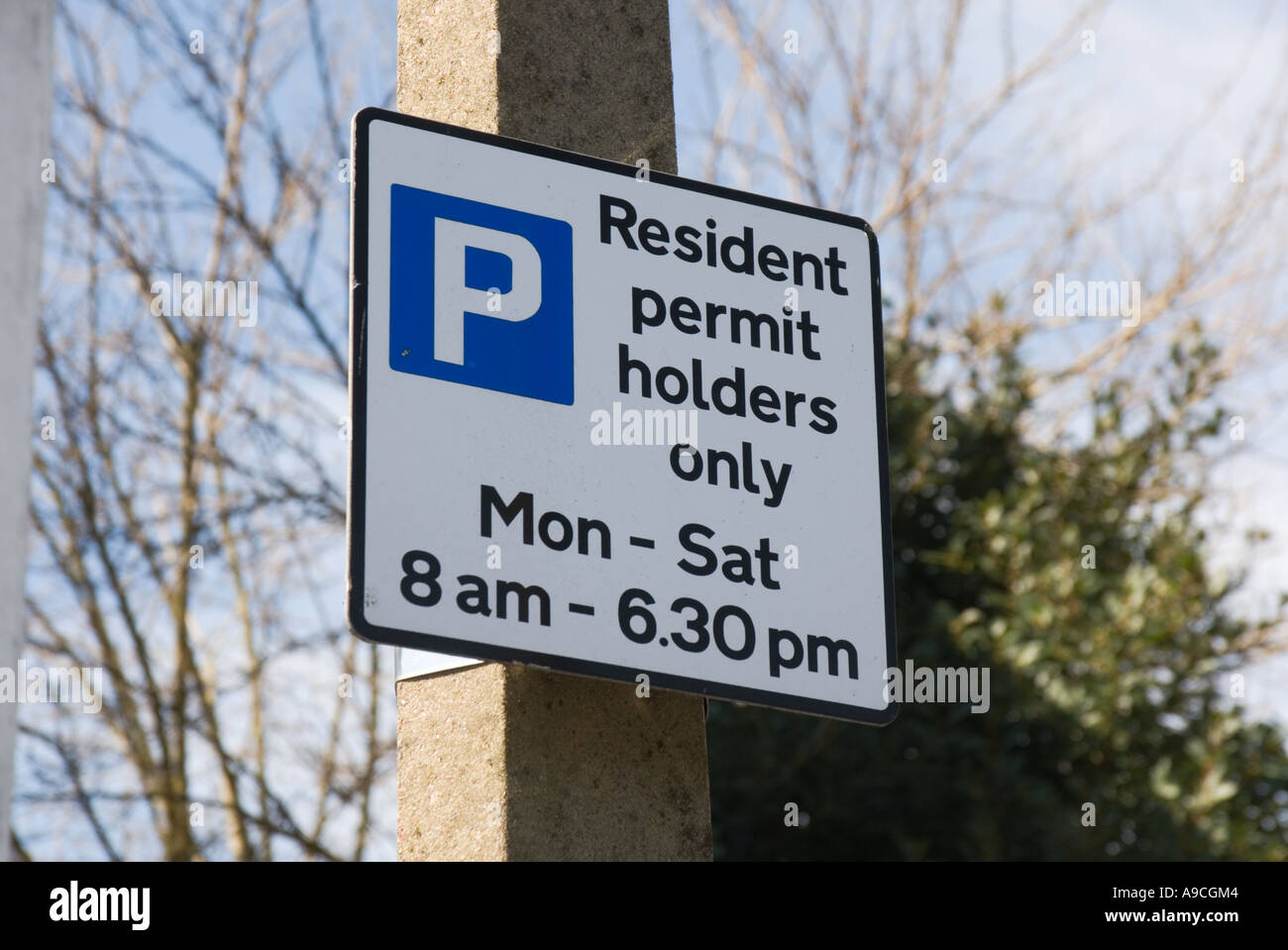 Permit holders only sign signs hi-res stock photography and images - Alamy