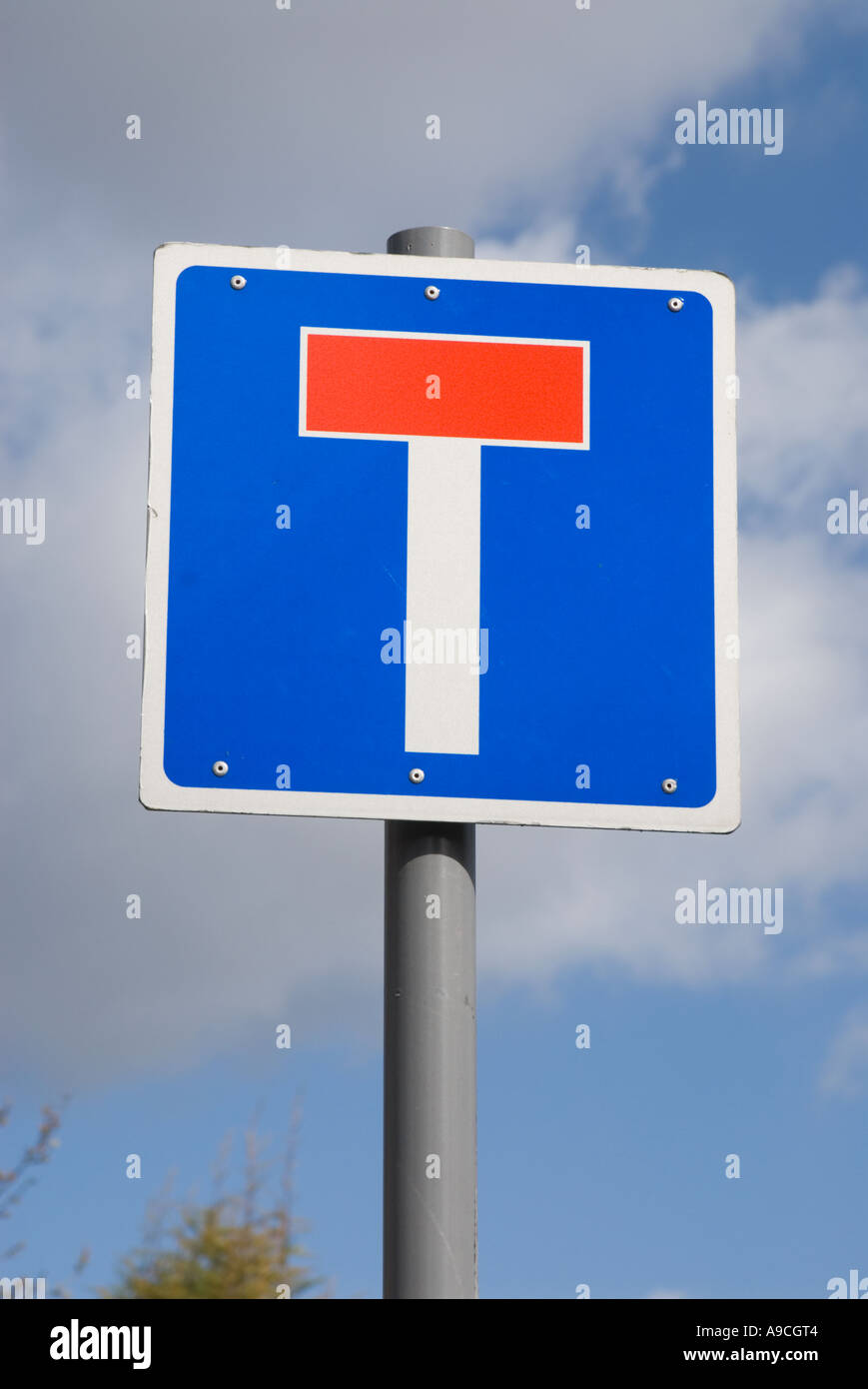 No through road traffic sign by roadside Stock Photo - Alamy