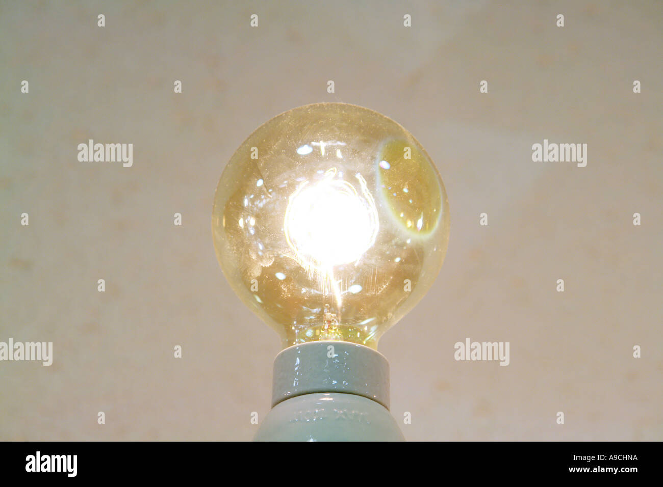 Blow out bulb hi-res stock photography and images - Alamy