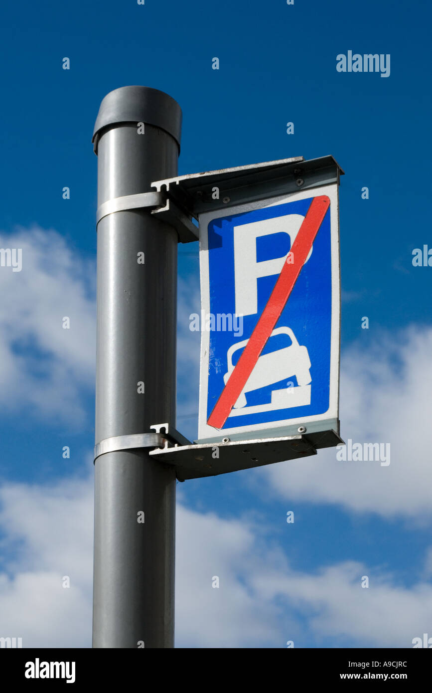 Traffic sign indicating parking not allowed on pavement Stock Photo - Alamy
