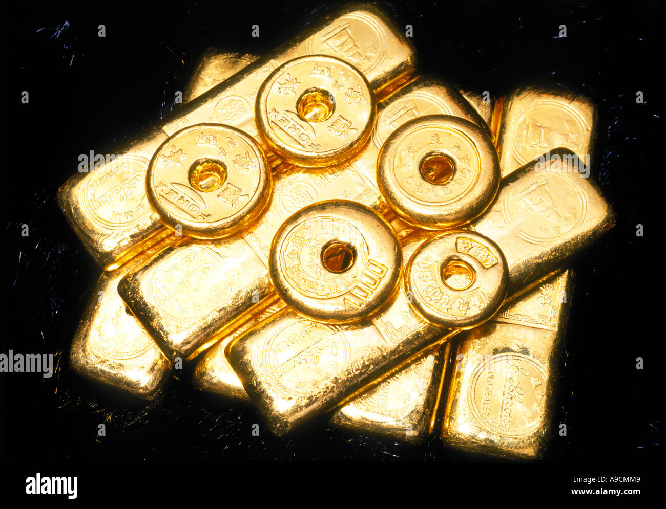 Real gold bar hi-res stock photography and images - Alamy