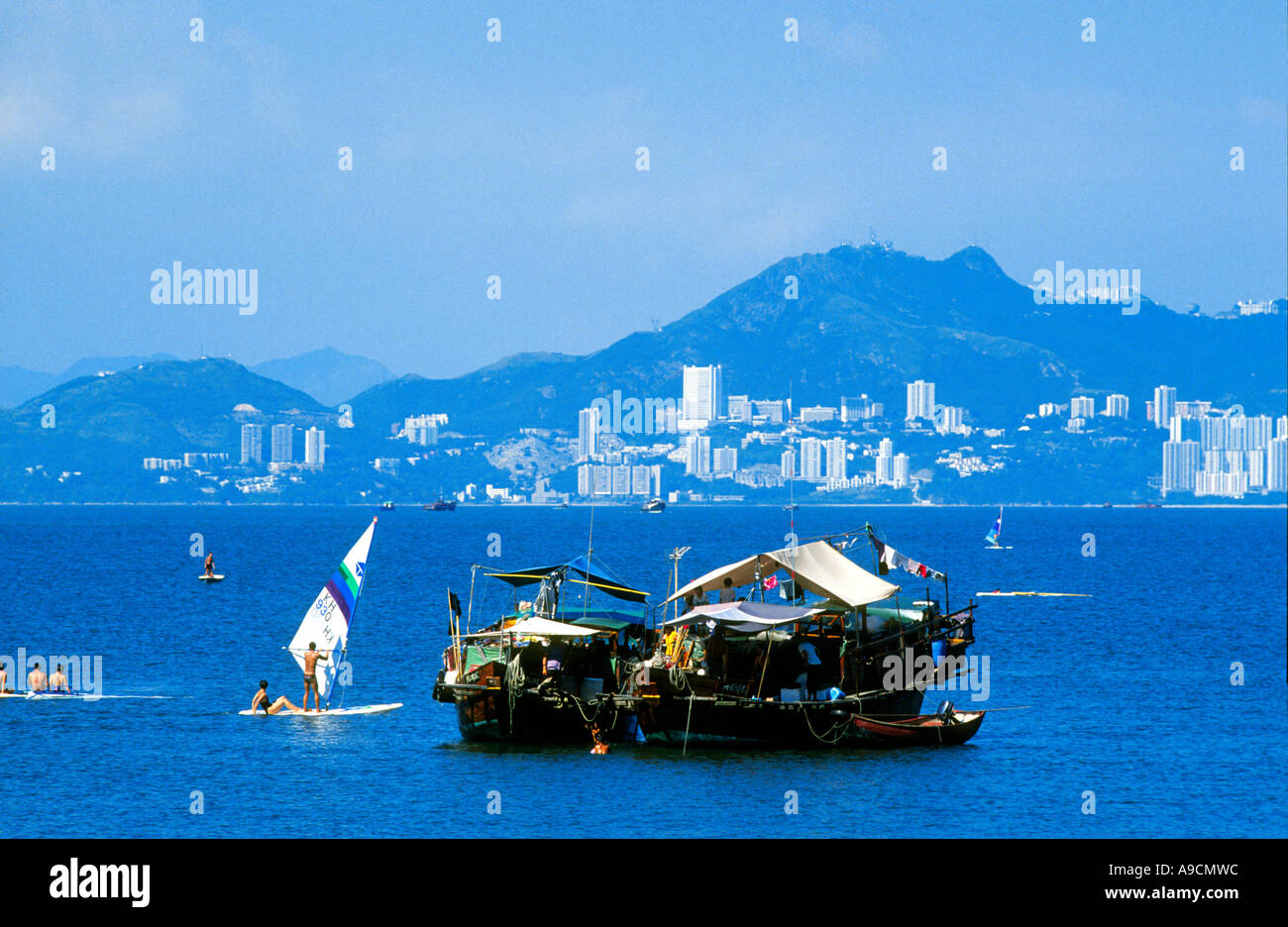 Junks in sea Hong Kong China Stock Photo - Alamy
