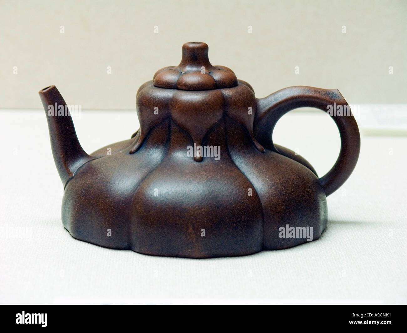 Teapot magnolia shape 16th century Pottery Flagstaff house Hong kong ...