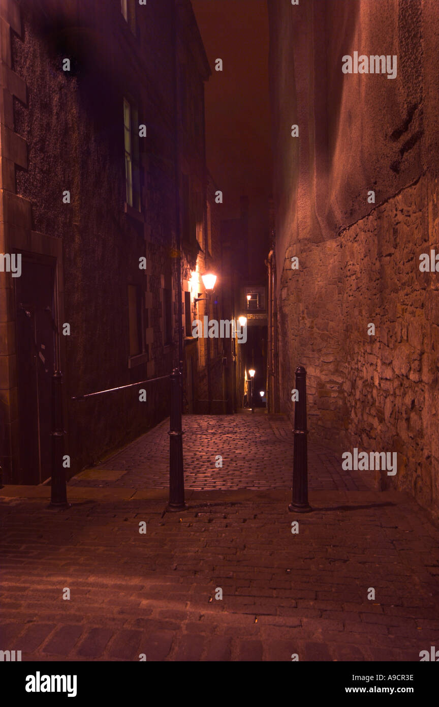 Old cobbled street in Edinburgh at night Stock Photo - Alamy