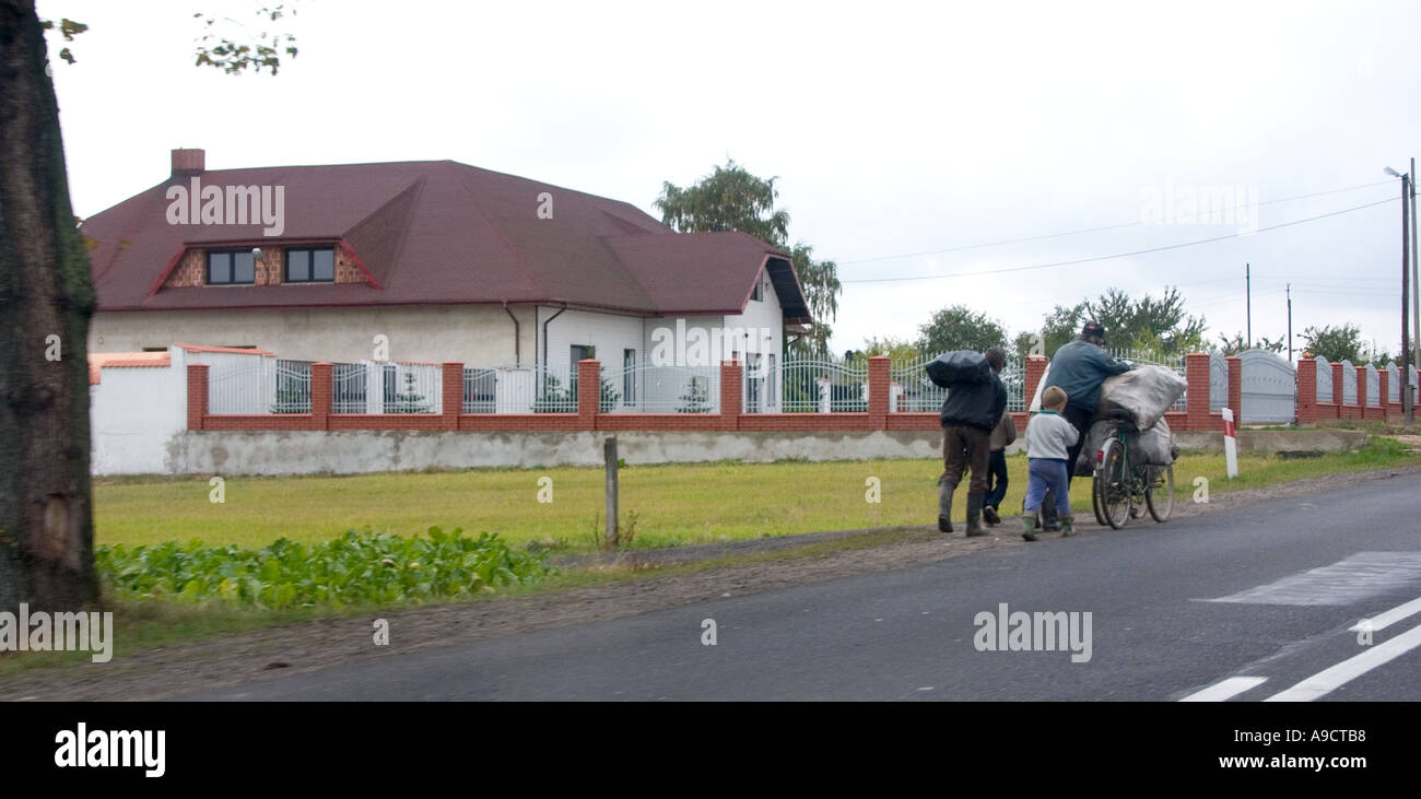 Children carrying bags hi-res stock photography and images - Alamy