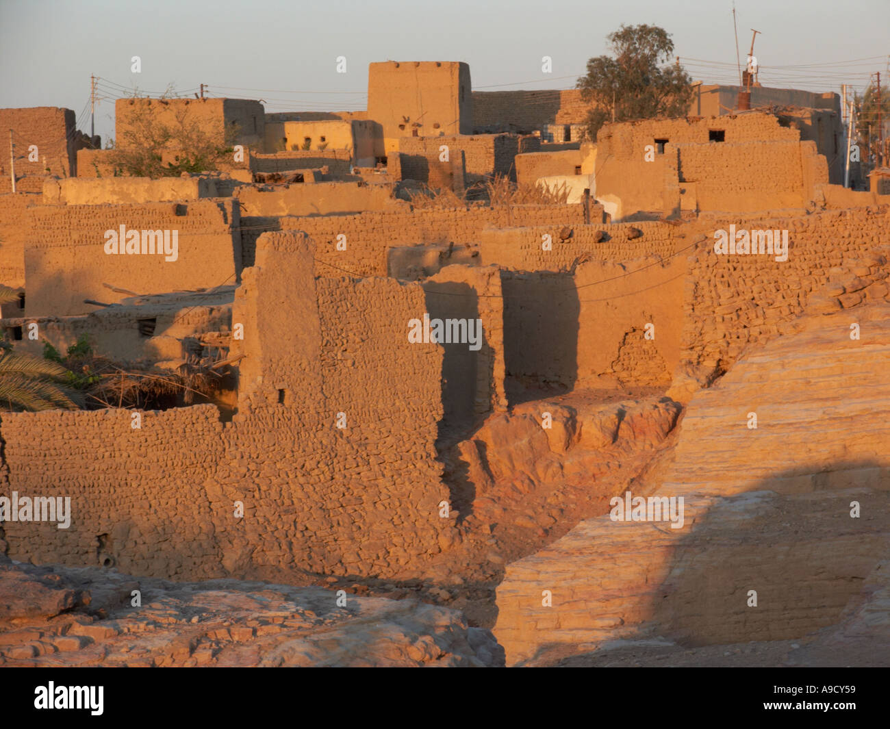 Ancient egyptian mud brick houses hi-res stock photography and images ...