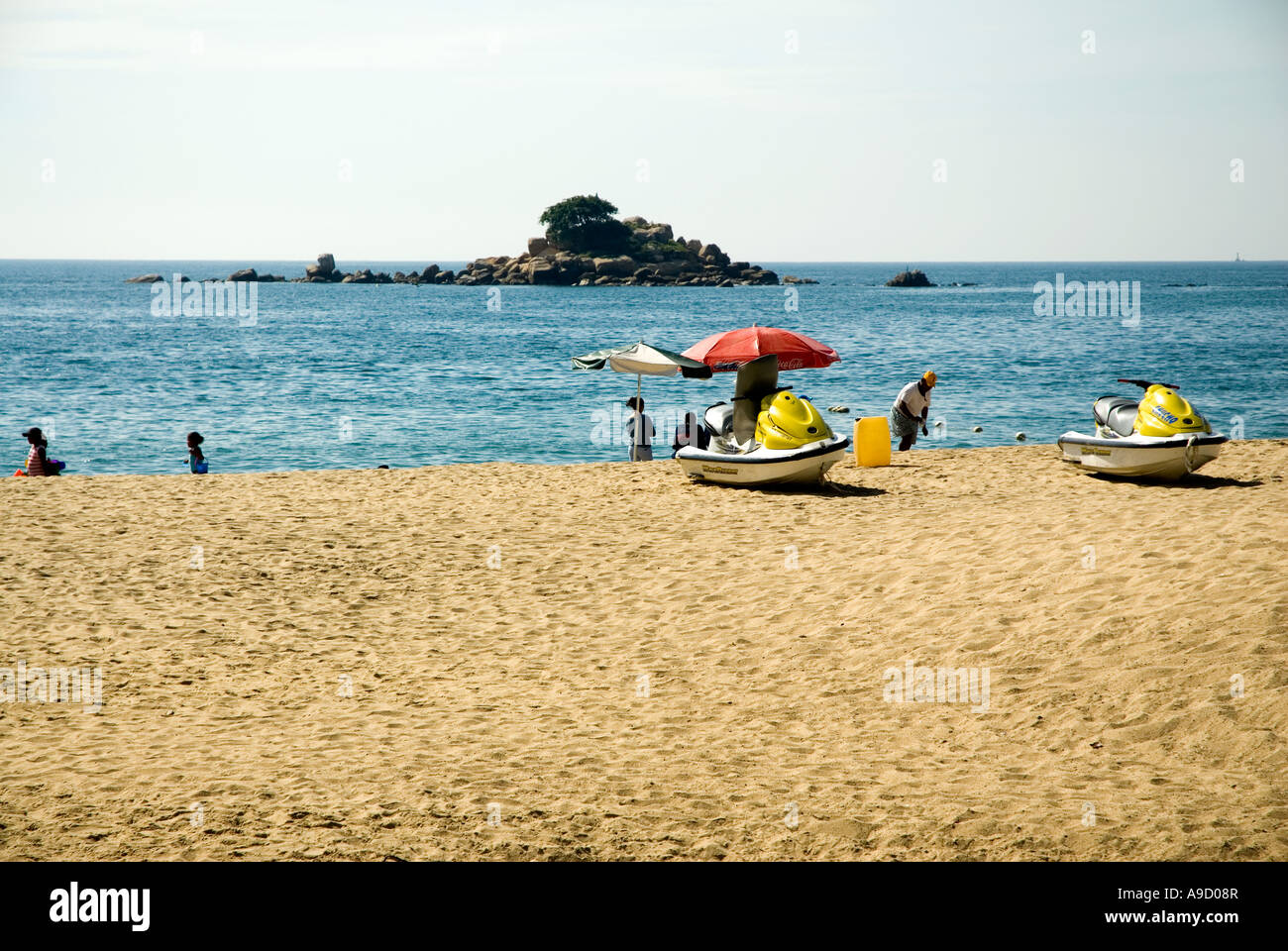 Acapulco beach and sand - Mexico Stock Photo - Alamy