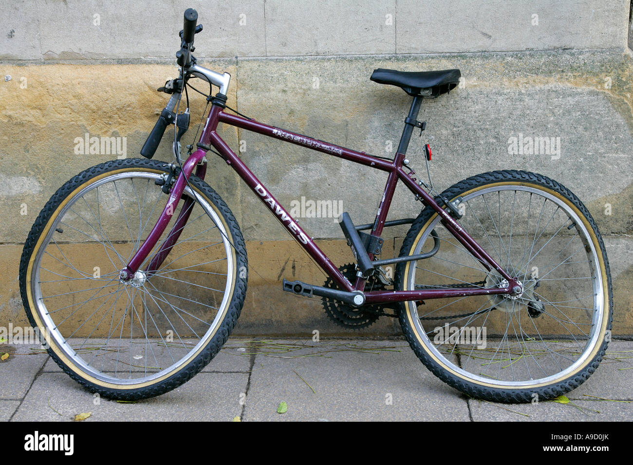 Broken bike icon hi-res stock photography and images - Alamy