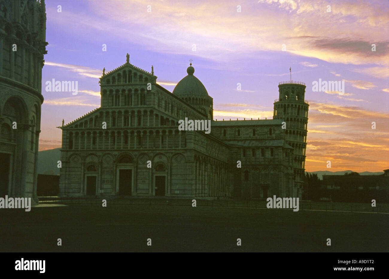 Leaning Tower Torre Pendente di Pisa & Duomo Medieval Cathedral Campo ...