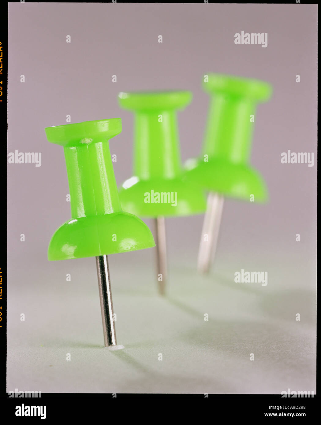 drawing pins tacks Stock Photo - Alamy