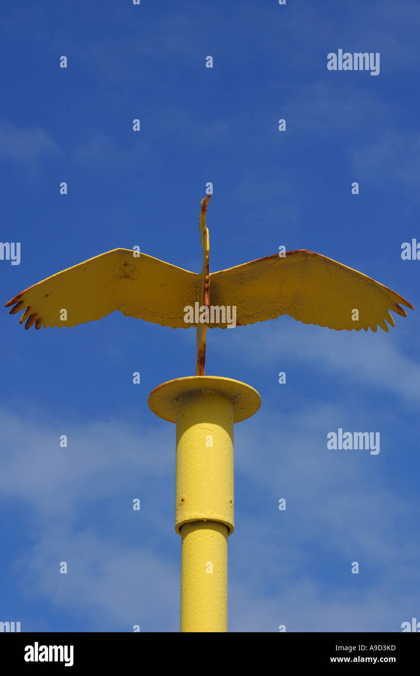 Pelican sculpture hi-res stock photography and images - Alamy
