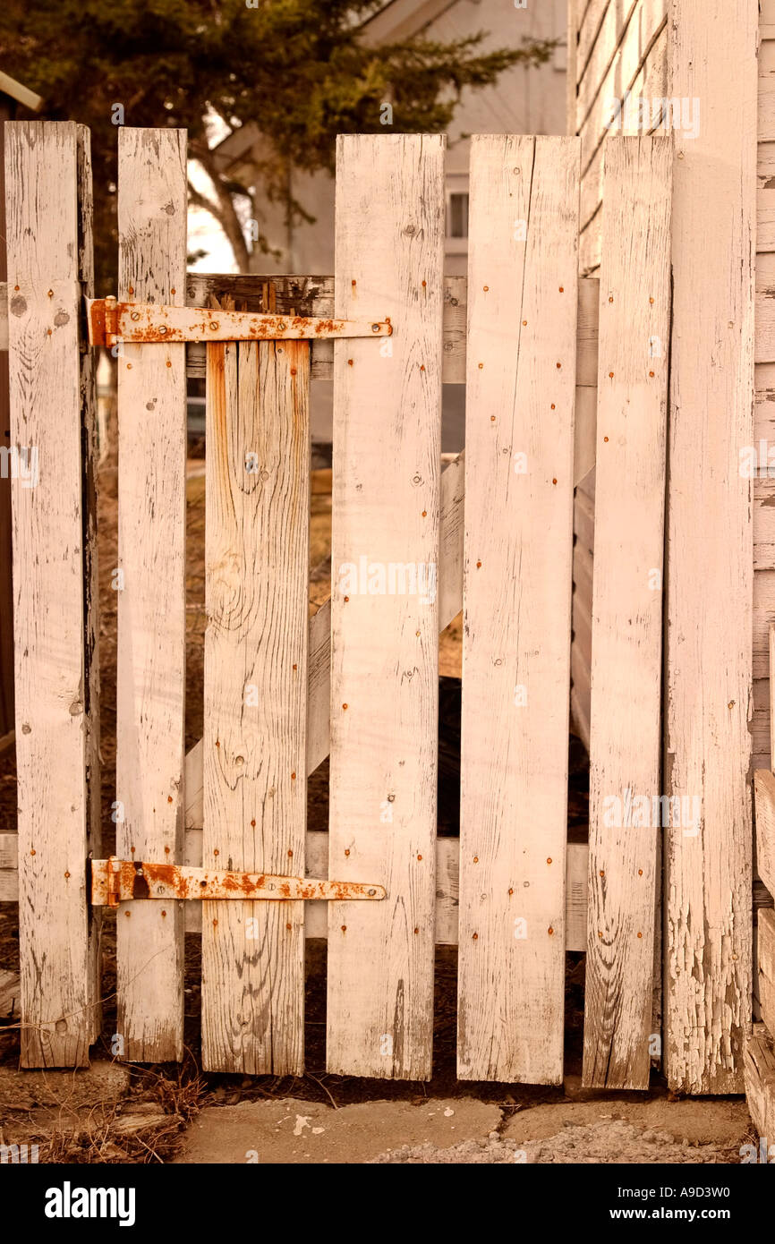 Junkyard gate hi-res stock photography and images - Alamy