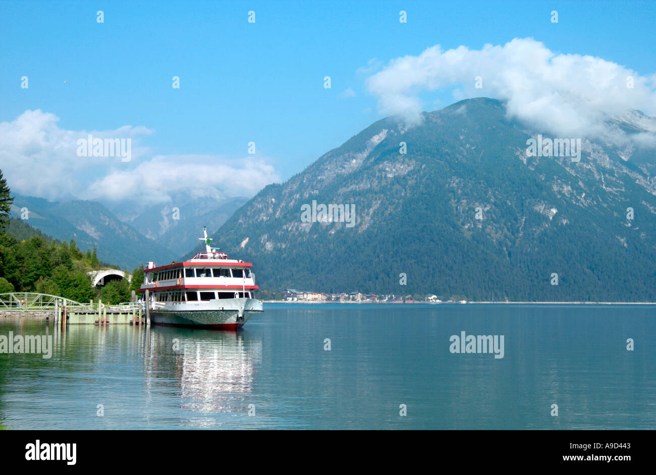 Pretty ferry boat hi-res stock photography and images - Alamy