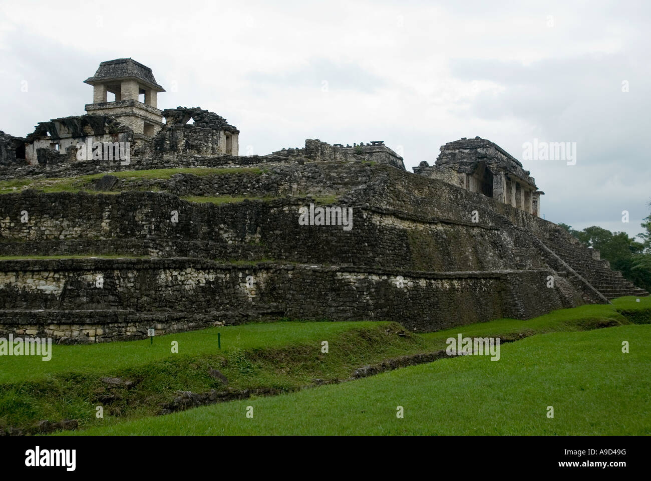 El palacio the palace palenque chiapas maya hi-res stock photography ...