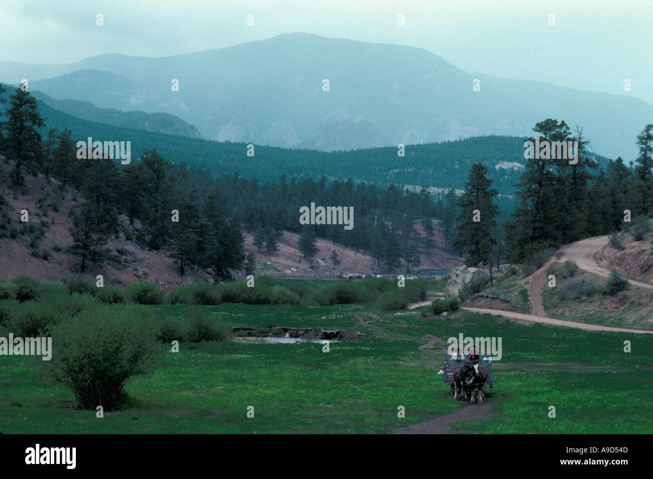 Hayride wagon hi-res stock photography and images - Alamy