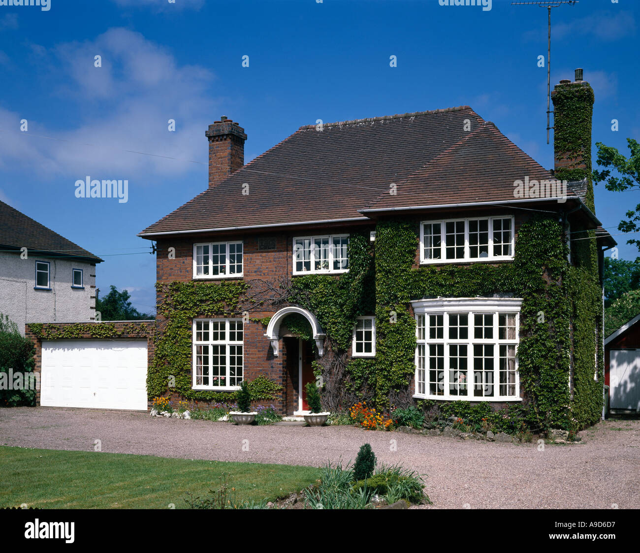 Large bay windows hi-res stock photography and images - Alamy