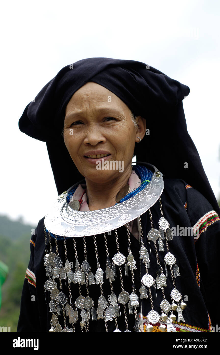 China hainan ethnic hi-res stock photography and images - Alamy