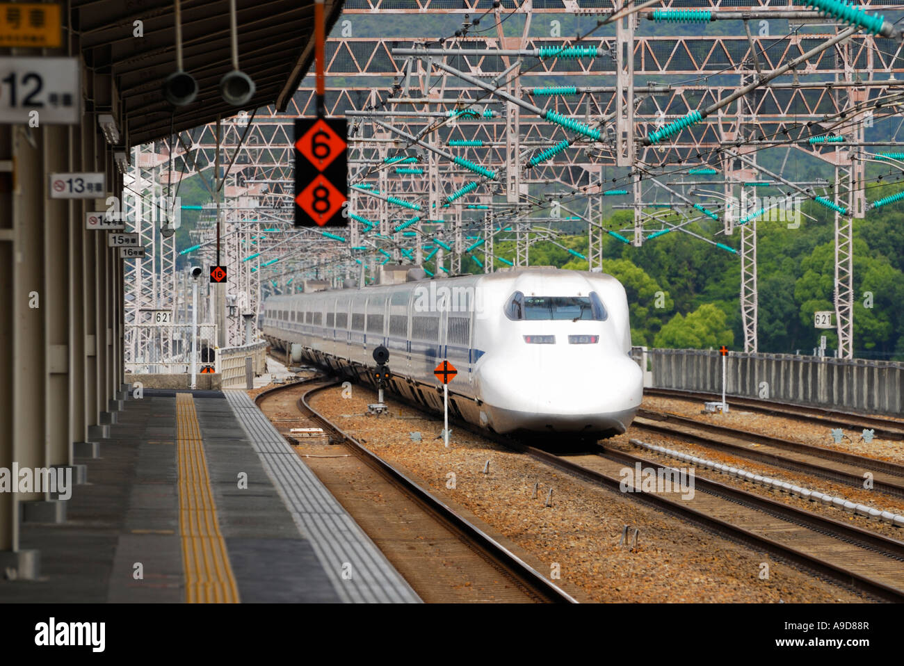 Shinkansen 700 series hi-res stock photography and images - Alamy