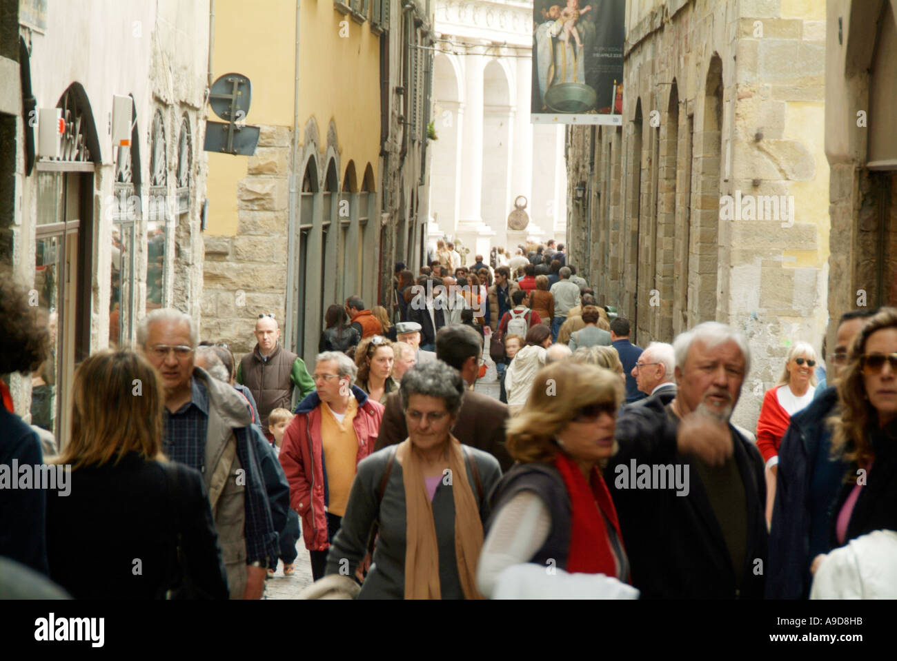 Busy city scene hi-res stock photography and images - Alamy