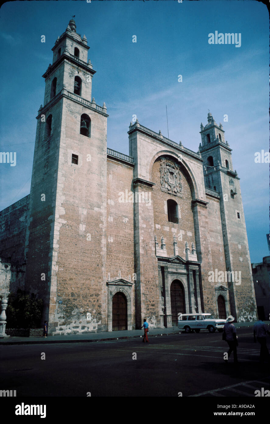 LATIN AMERICA MEXICO YUCATAN MERIDA CHURCH Stock Photo - Alamy