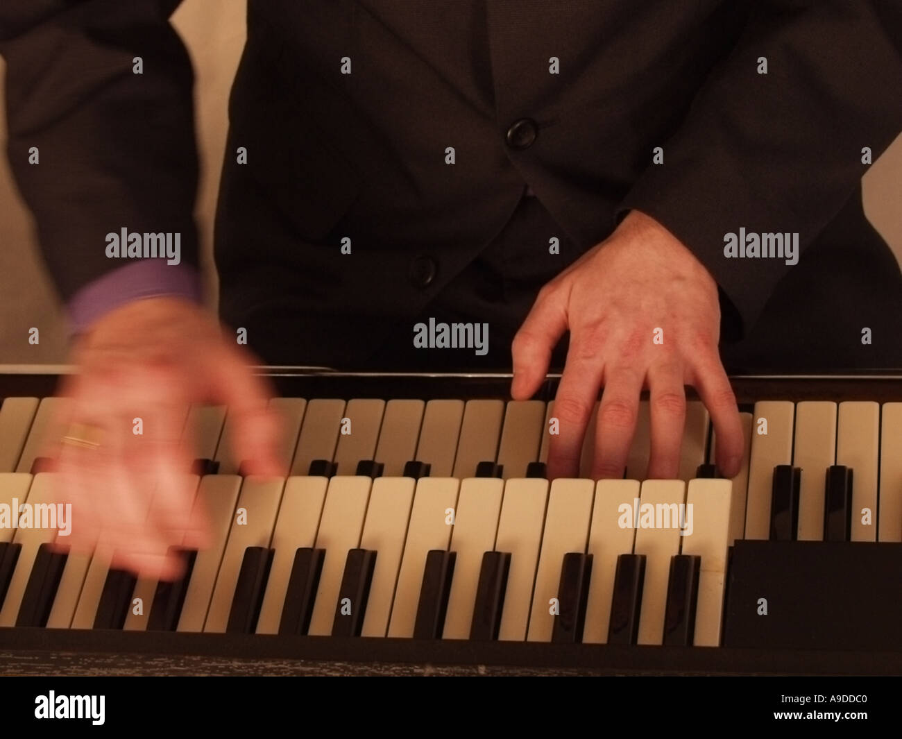 musician playing hammond organ Stock Photo - Alamy