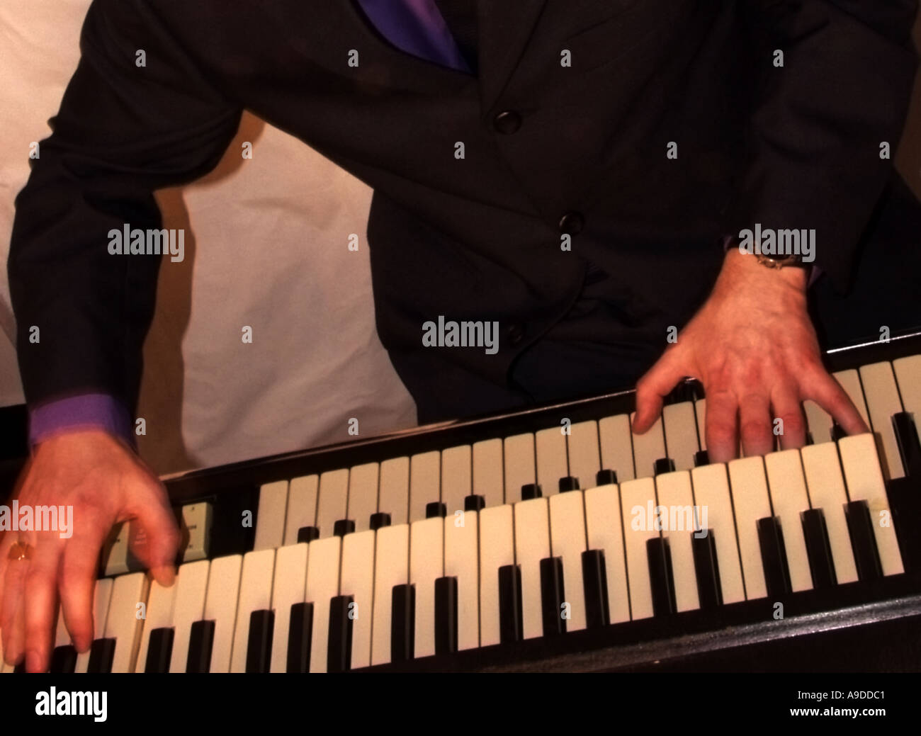 Hammond organ play hi-res stock photography and images - Alamy