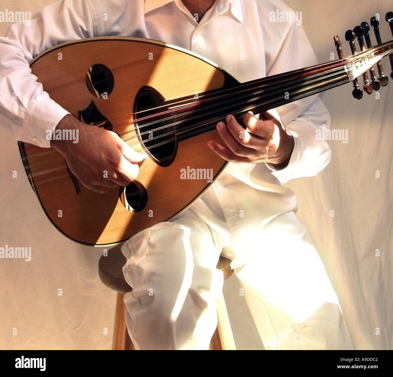 Iraq musical instruments hi-res stock photography and images - Alamy