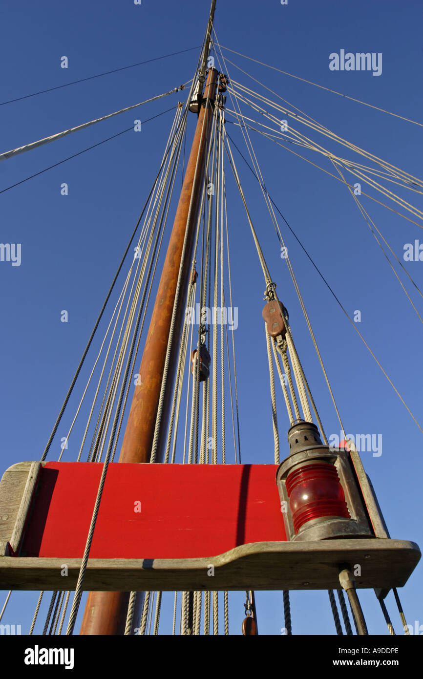 mast of the sailing yacht Stock Photo - Alamy