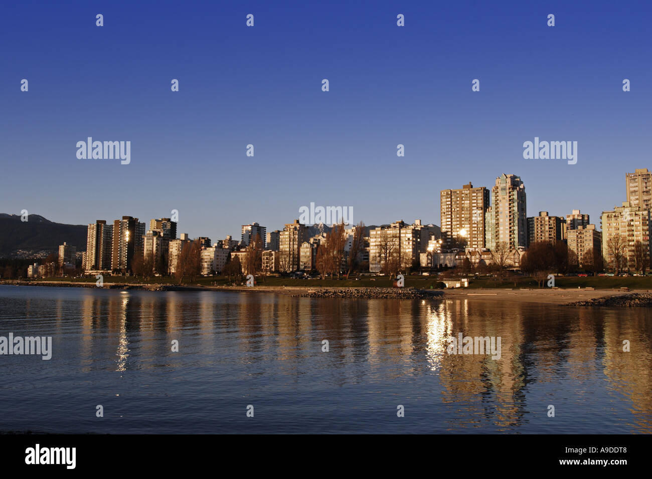 English bay city skyline hi-res stock photography and images - Alamy