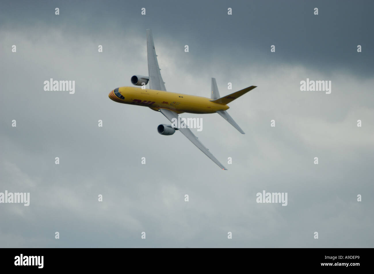 Dhl boeing 757 cargo aircraft hi-res stock photography and images - Alamy