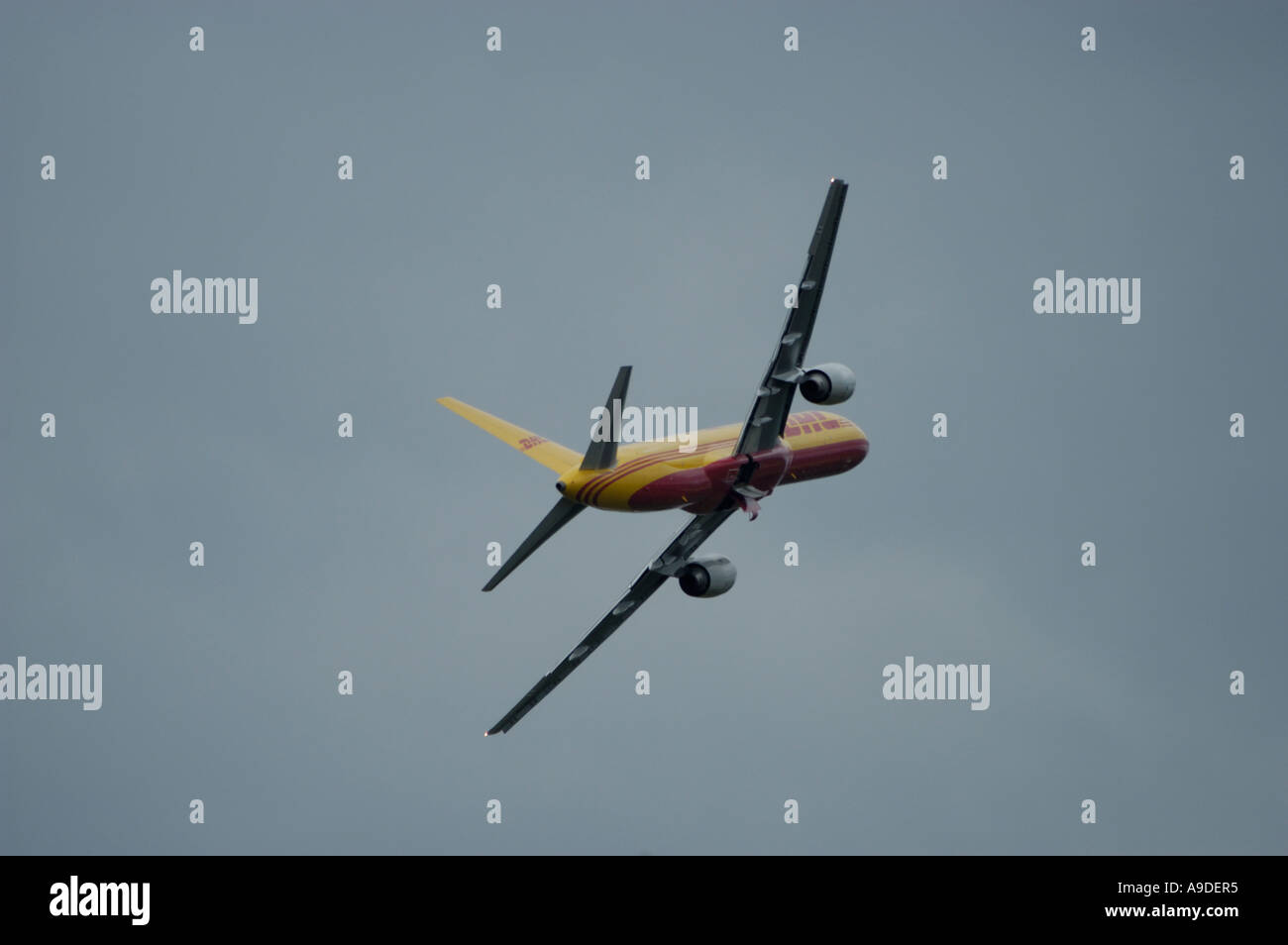 Dhl boeing 757 cargo aircraft hi-res stock photography and images - Alamy