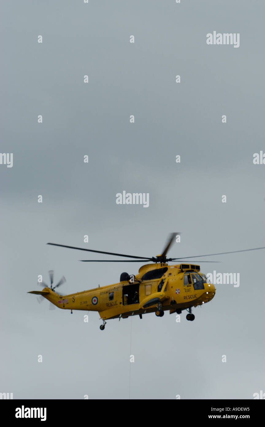 First helicopter sikorsky hi-res stock photography and images - Alamy
