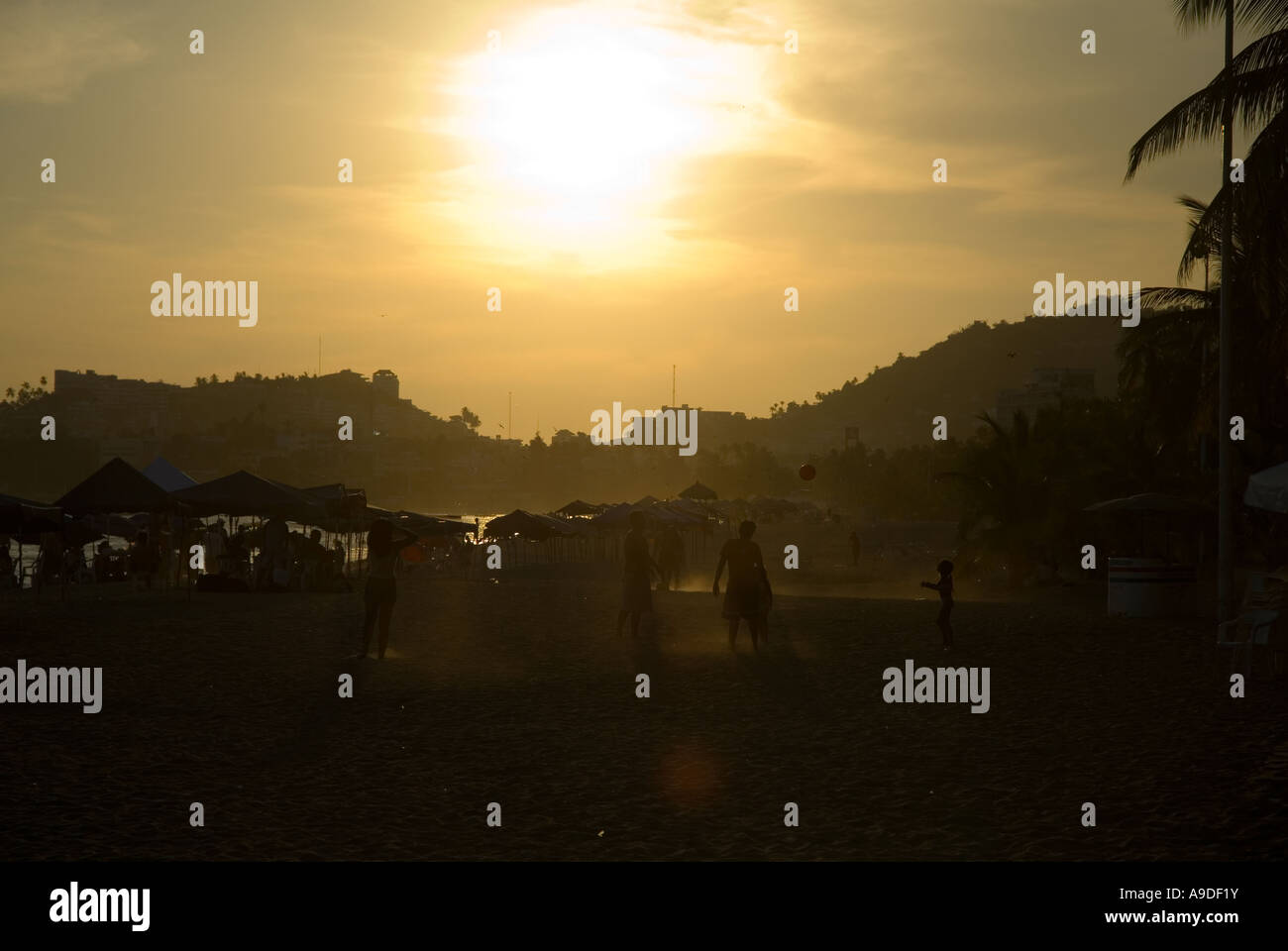 Acapulco - people at sunset - Mexico Stock Photo - Alamy