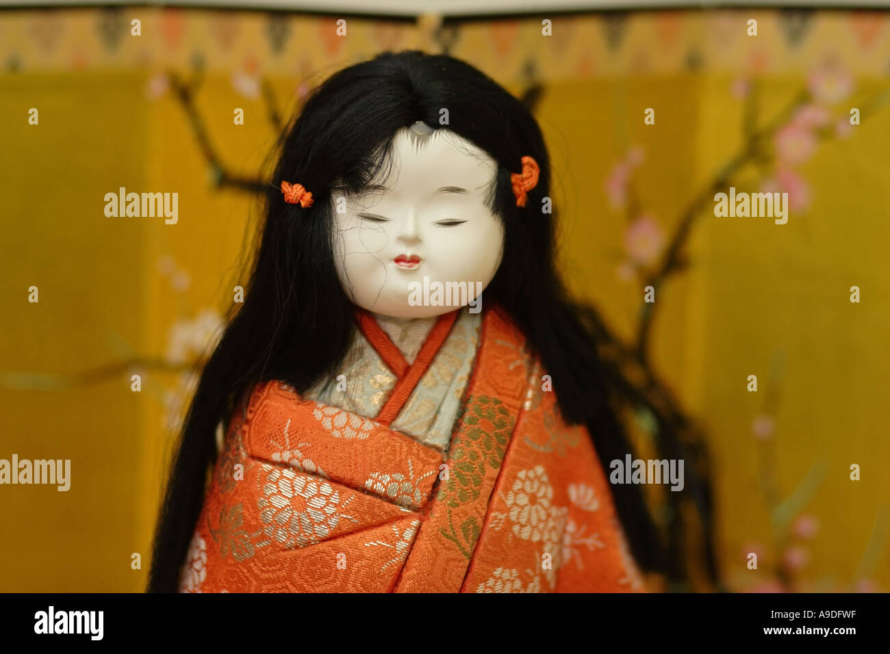 Japanese doll craft display hi-res stock photography and images - Alamy