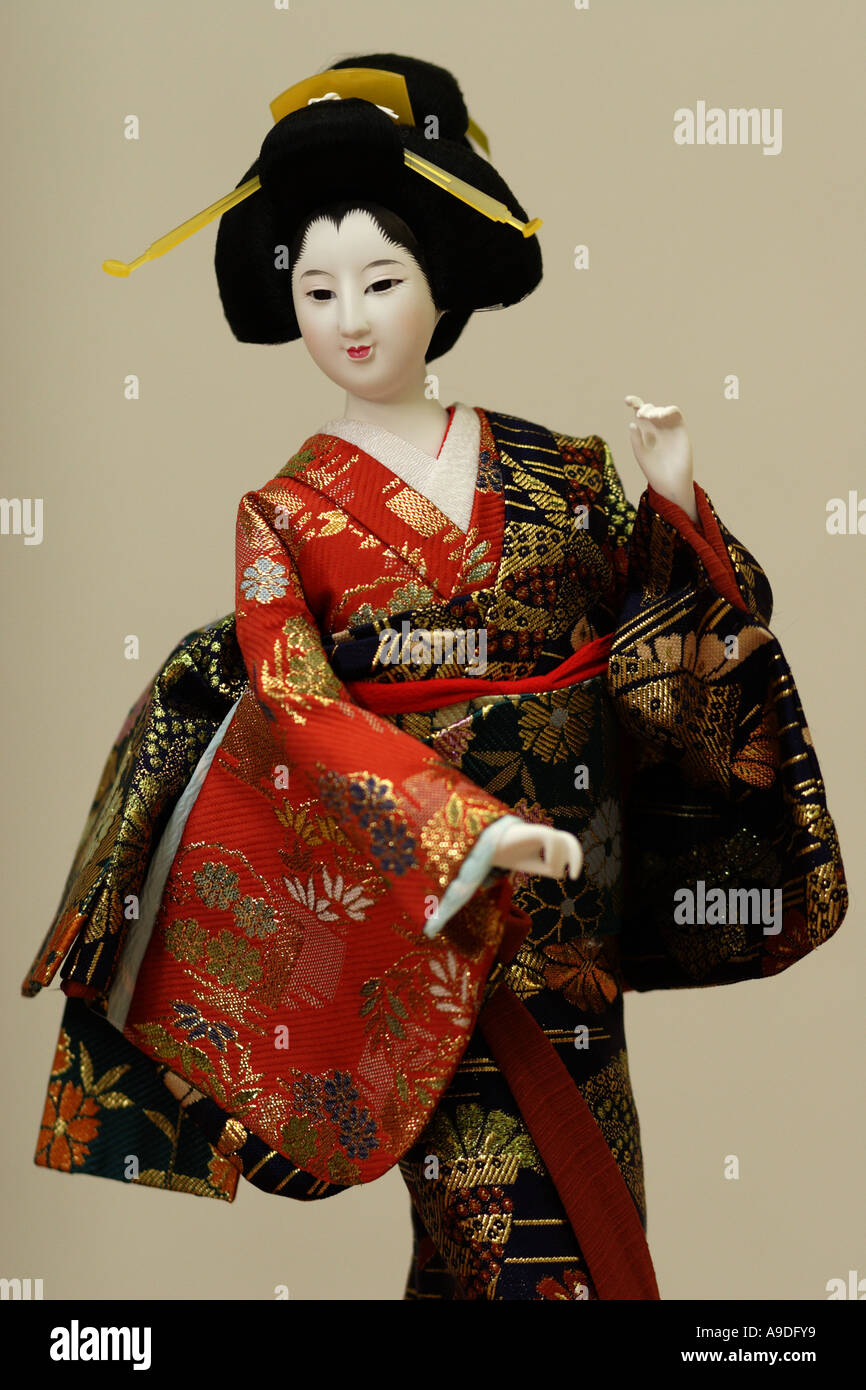 Japanese doll craft display hi-res stock photography and images - Alamy