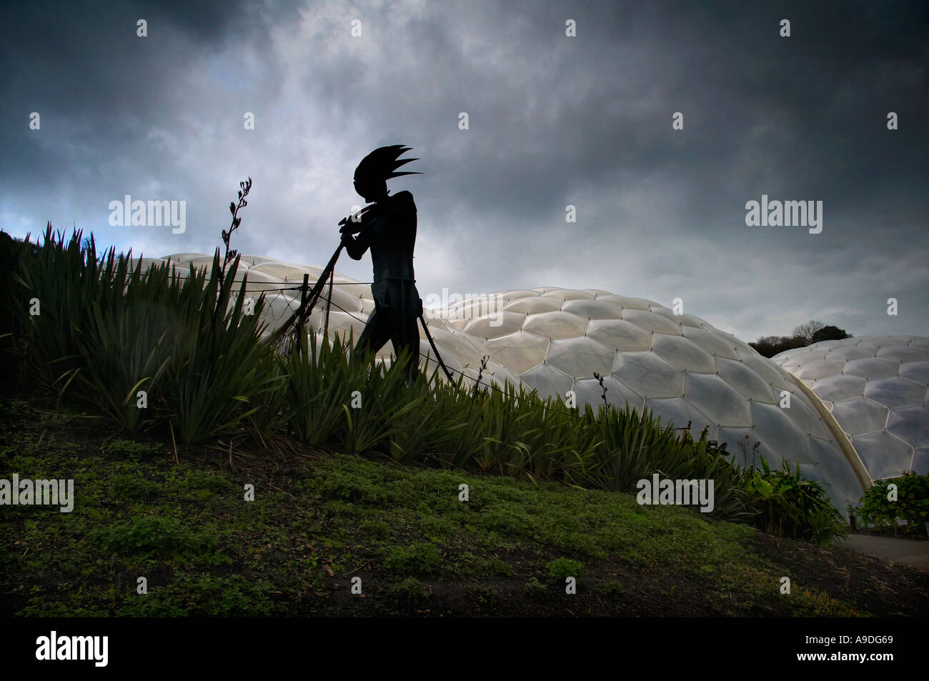 Eden project biome silhouette hi-res stock photography and images - Alamy