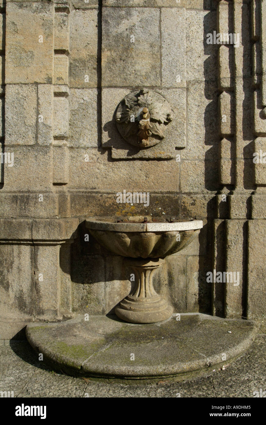 Old fountain in the historic town of Guimarães Stock Photo - Alamy