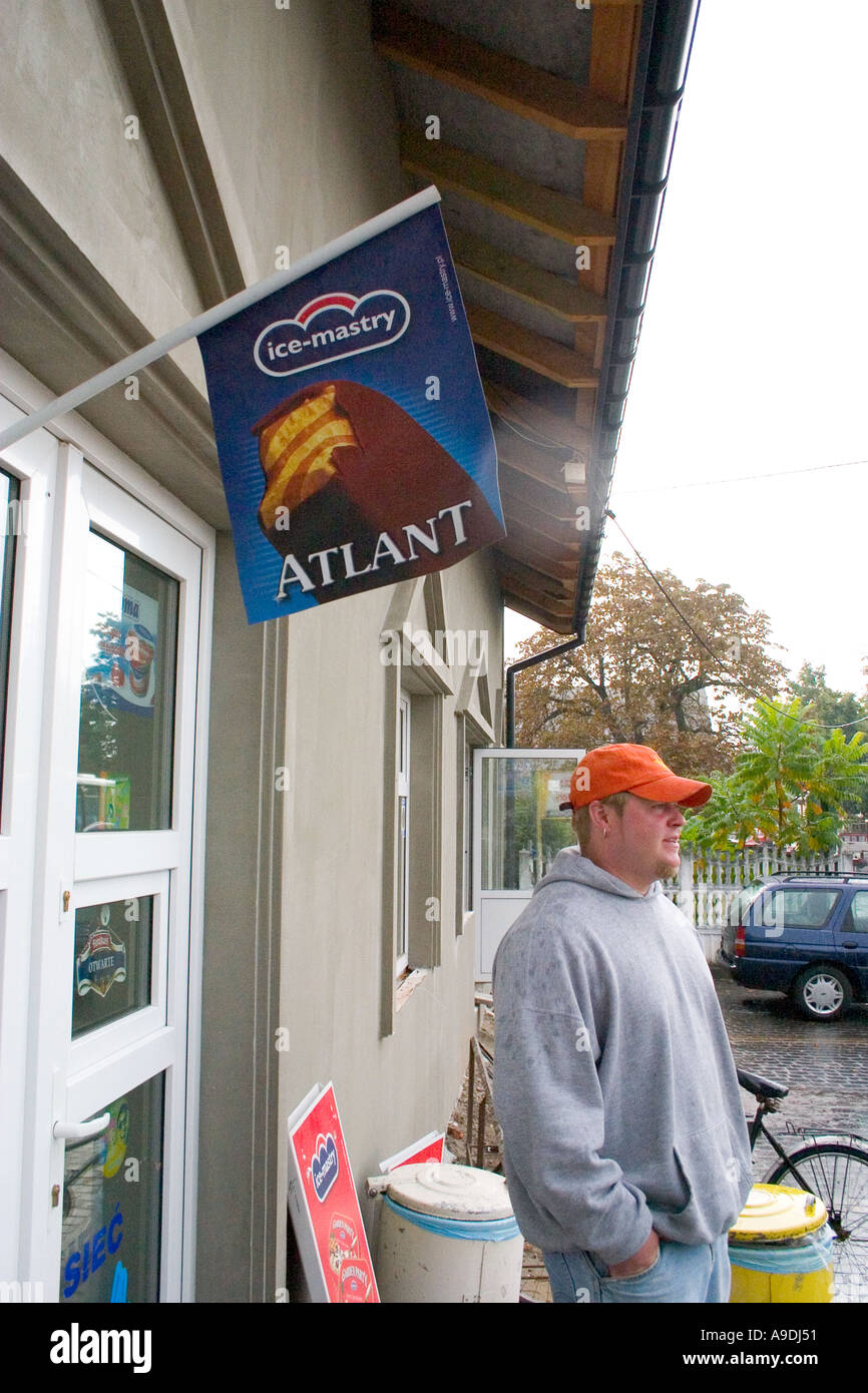Waiting outside store hi-res stock photography and images - Alamy