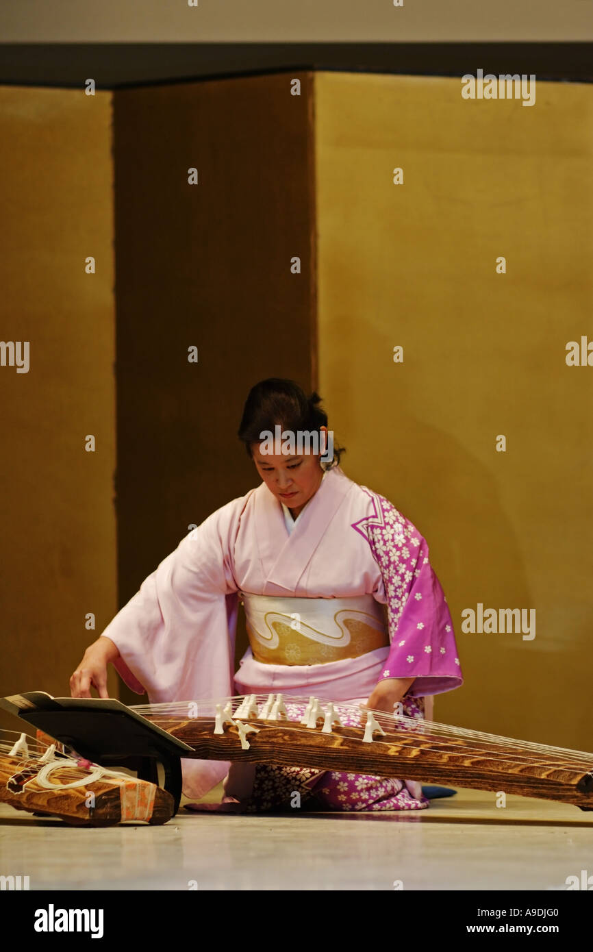 Japanese woman playing a Japanese harp (koto Stock Photo - Alamy
