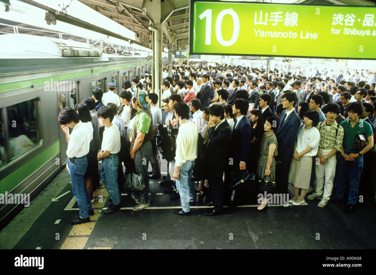 Commuters Shinjuku Station Tokyo Japan Stock Photo - Alamy