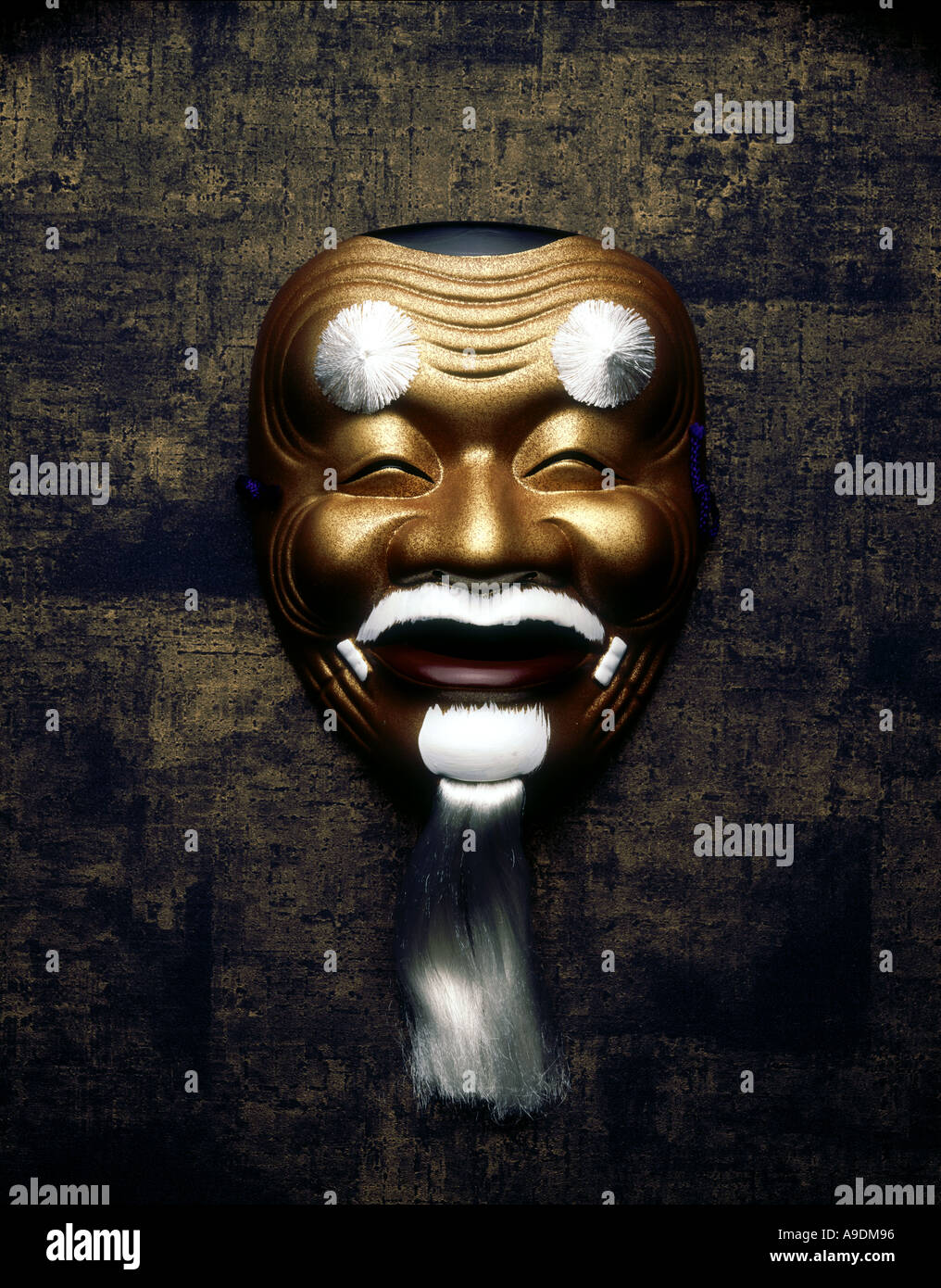 Noh masks hi-res stock photography and images - Alamy