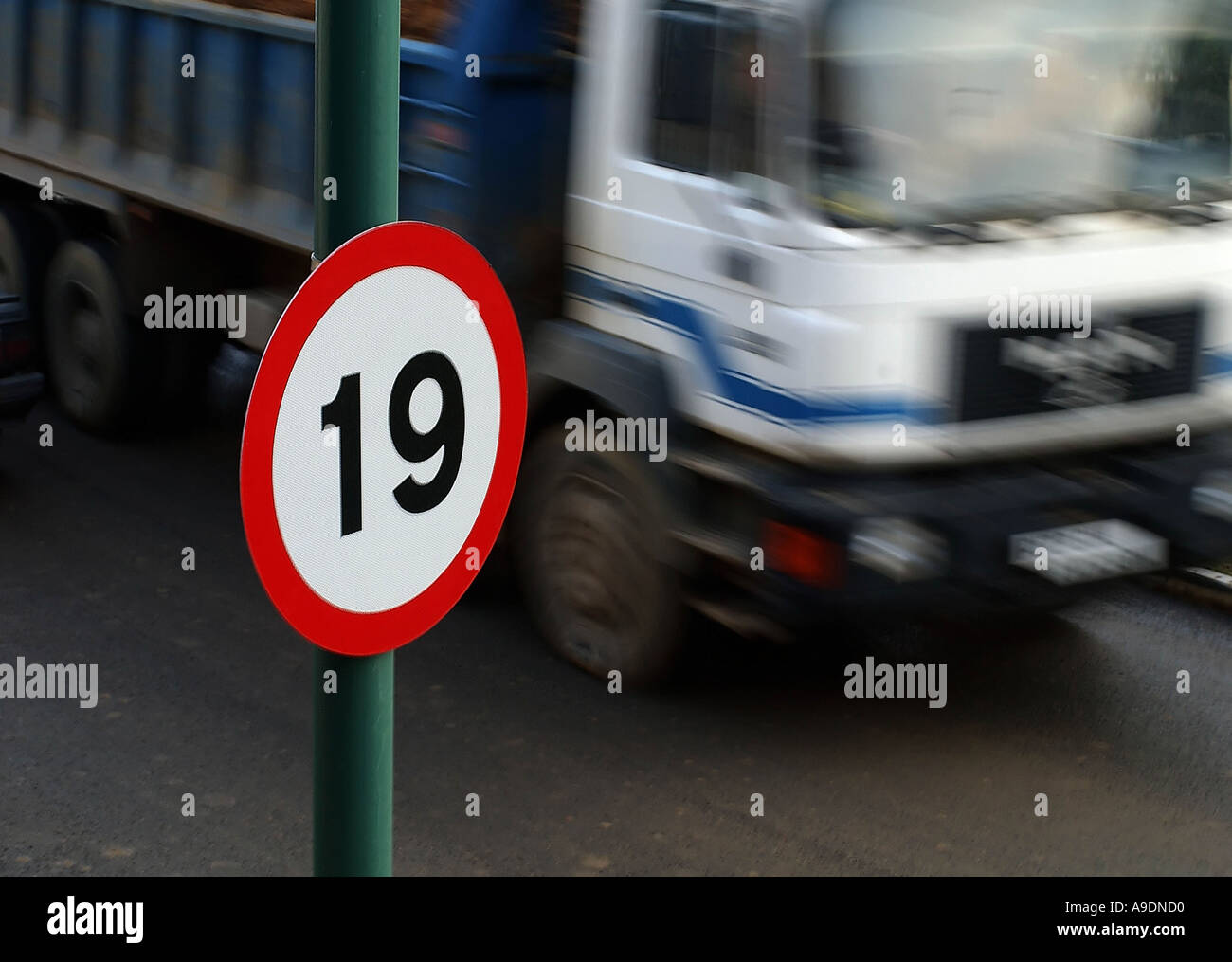 A 19 mph sign at Cambourne Stock Photo - Alamy