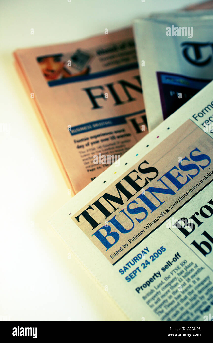 Buying newspapers hi-res stock photography and images - Alamy