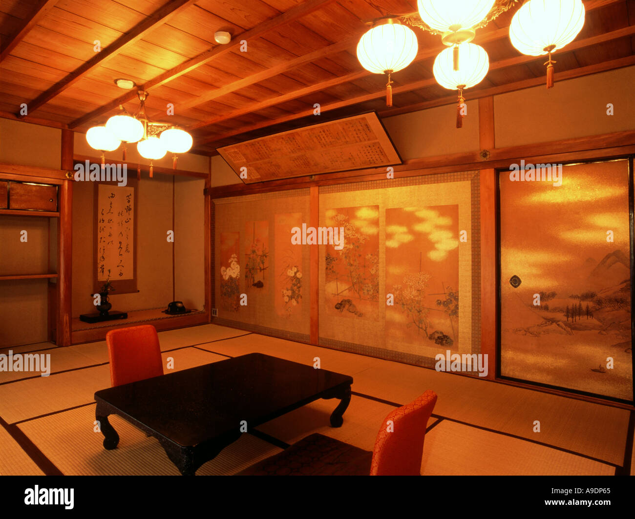 Fusuma sliding doors hi-res stock photography and images - Alamy