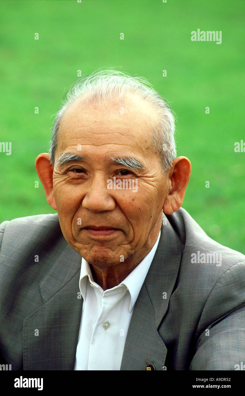 Elderly men japan hi-res stock photography and images - Alamy