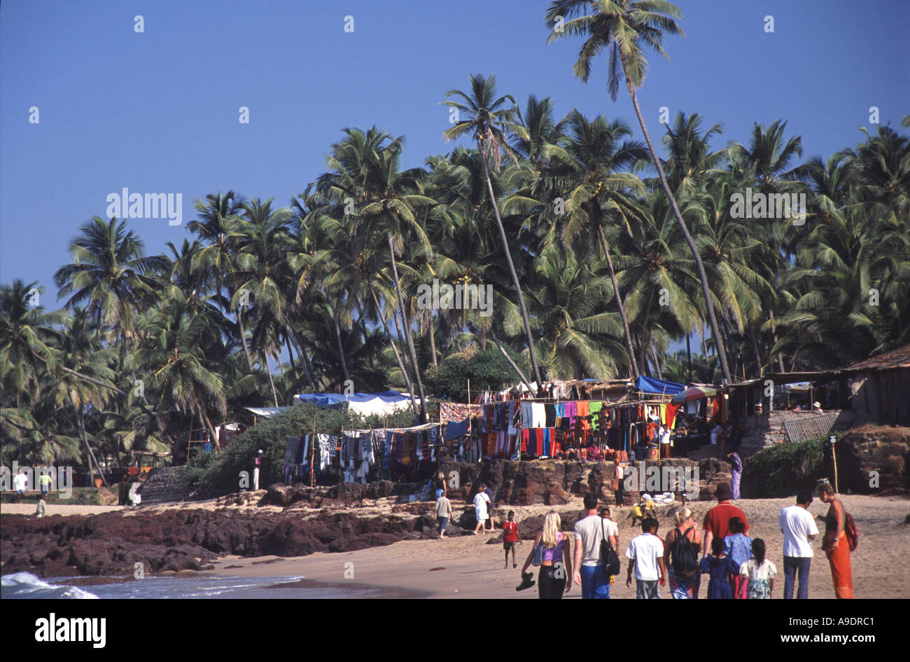 GOA, INDIA. Anjuna beach and flea market Stock Photo - Alamy