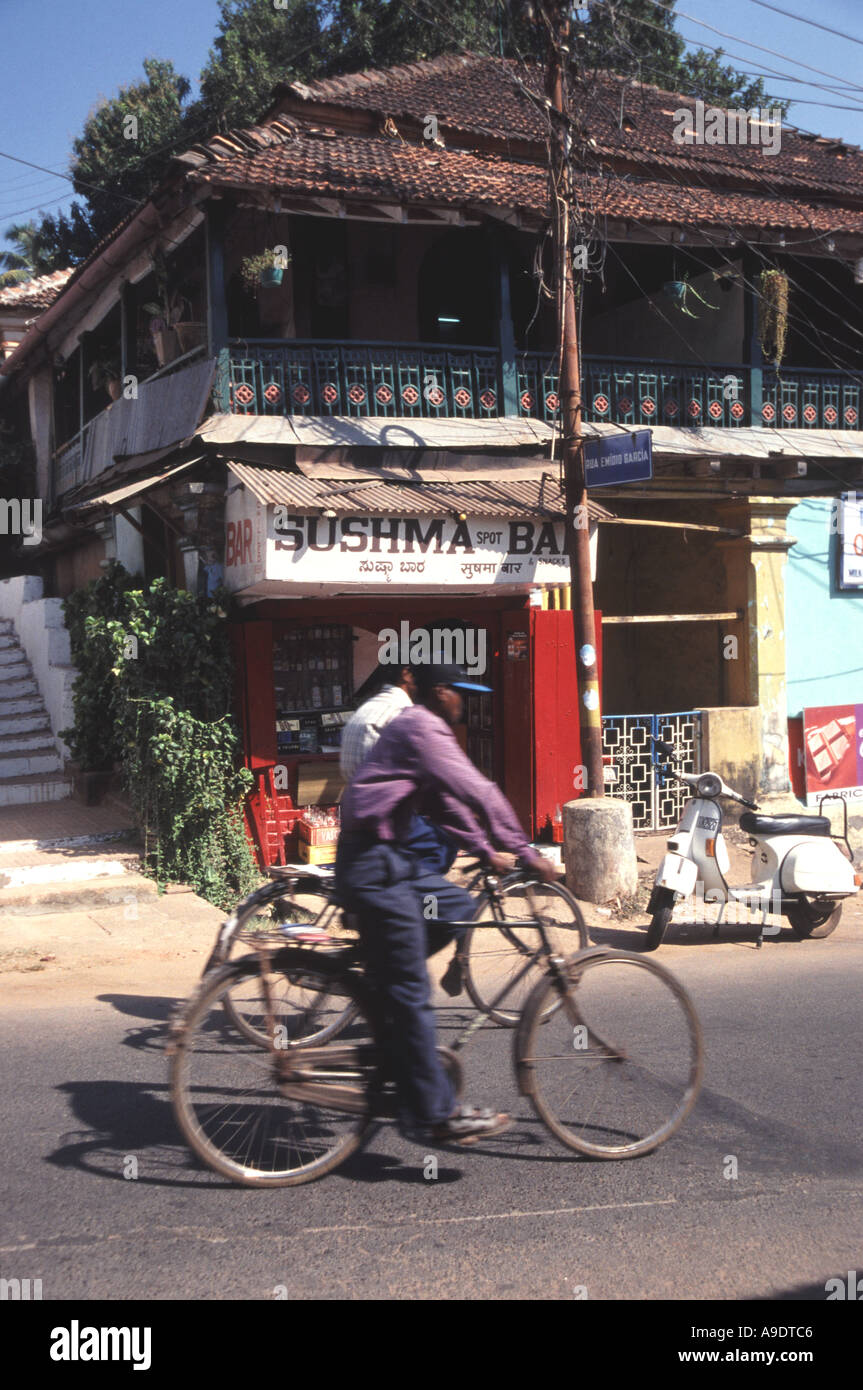 Old asian men at a bar hi-res stock photography and images - Alamy